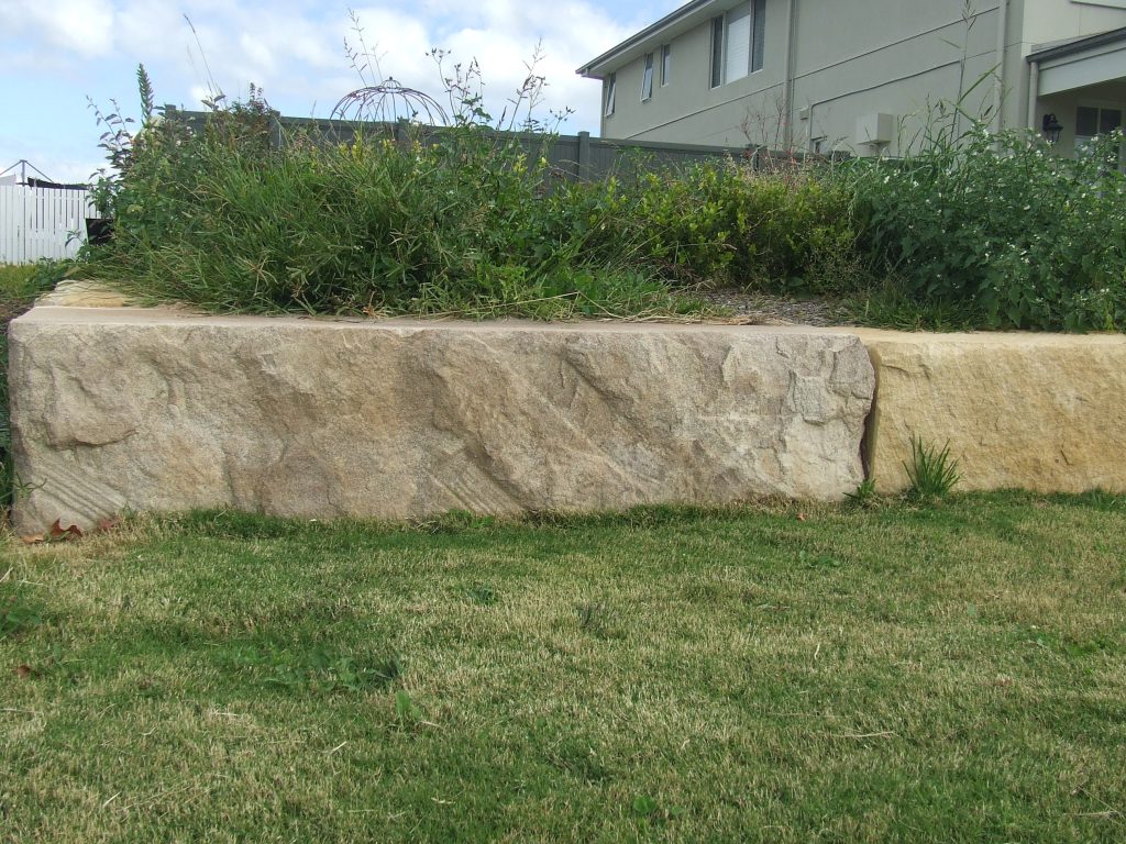 5 Reasons to build using Sandstone Walls | Natural Stone Walls
